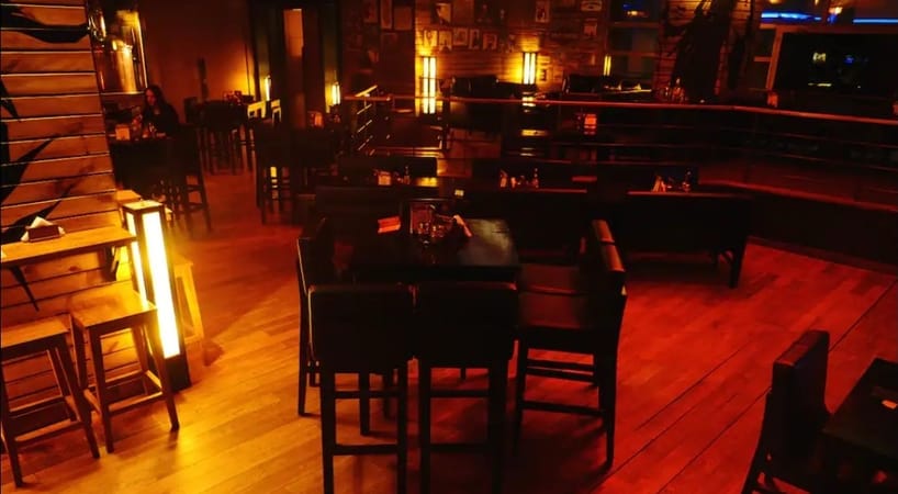 About Manhattan Bar & Brewery, Global Foyer Mall, Gurgaon