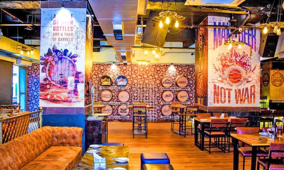 About Manhattan Bar & Brewery, Global Foyer Mall, Gurgaon