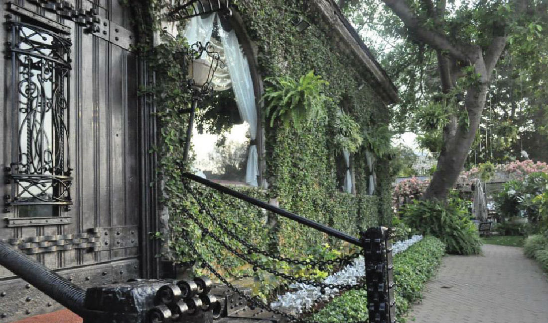 Explore Gallops in Mahalaxmi, South Mumbai