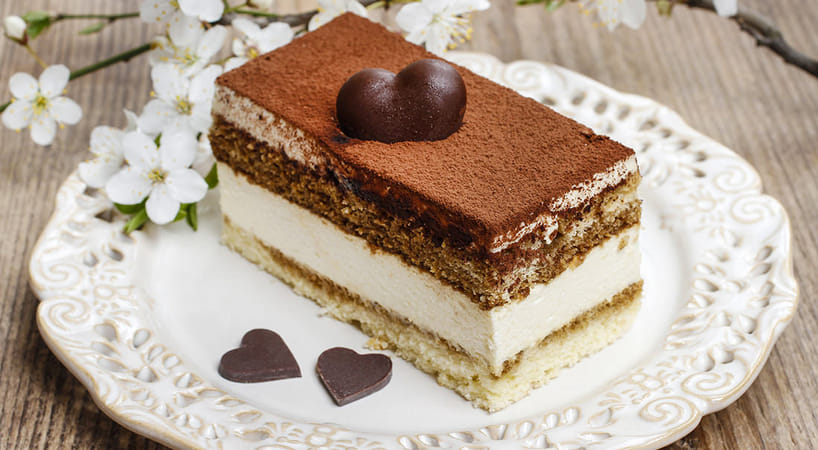 Explore Saras Jain Cake Shop in Maxus Mall, Bhayandar