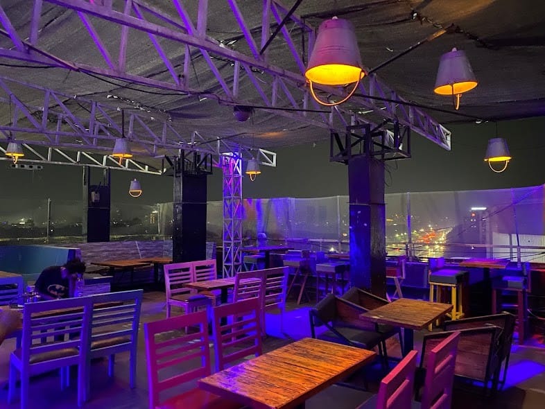 About Klinq - Cocktails & Cuisine, Viman Nagar, Pune