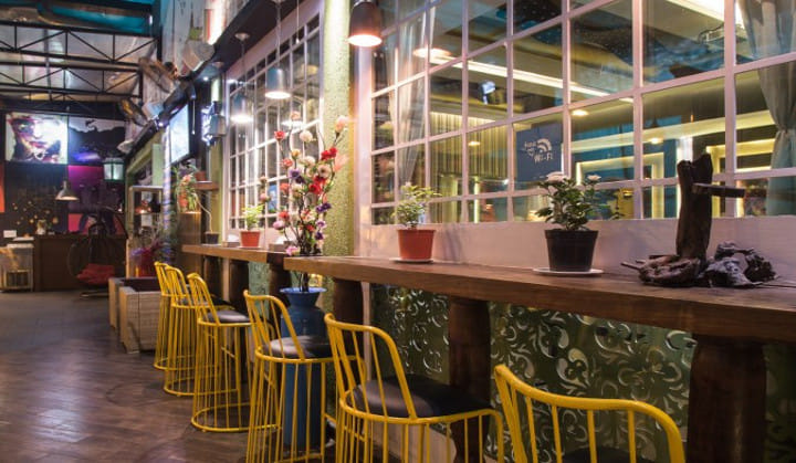 Klinq - Cocktails & Cuisine in Viman Nagar, Pune | Get Upto 50% Off