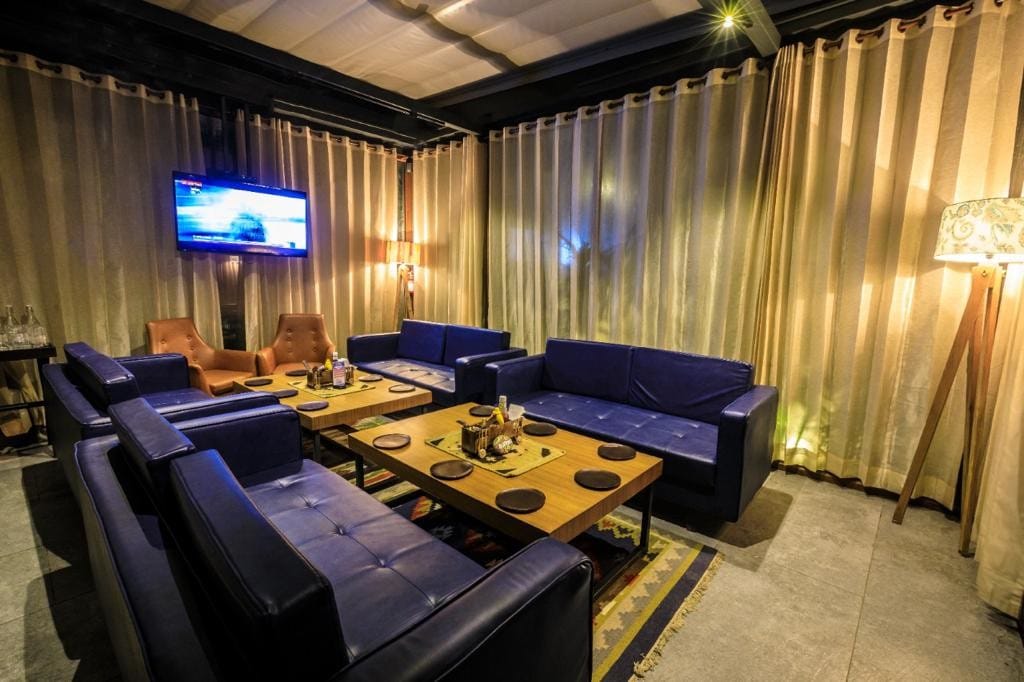 About Manhattan Bar & Brewery, Global Foyer Mall, Gurgaon