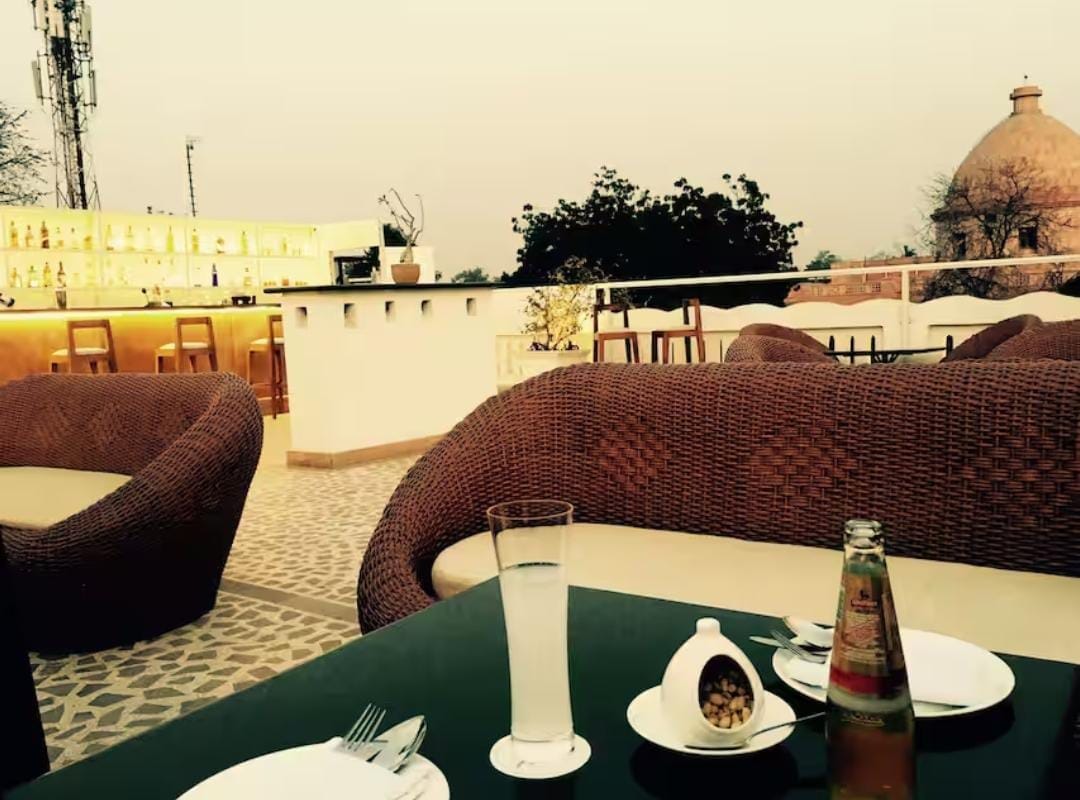 Best Bars and Pubs in Lucknow | Get Up to 50% Off