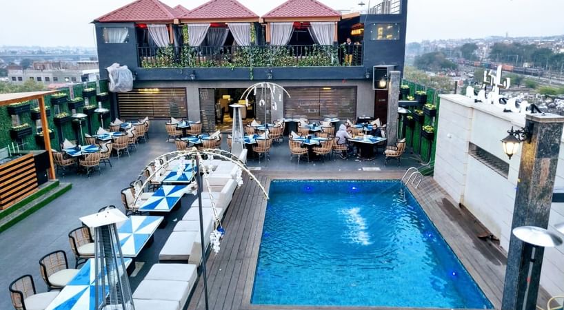 Explore MARKAZ Cafe and Lounge in Moti Nagar