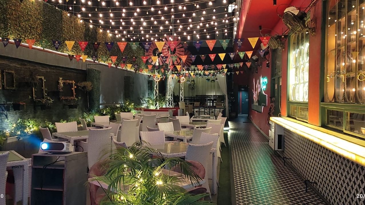 Live Match Screening restaurants near me