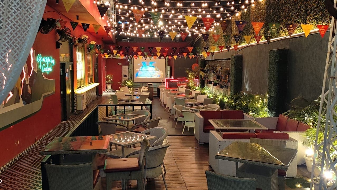 Best Bars and Pubs in Delhi NCR | Get Up to 50% Off