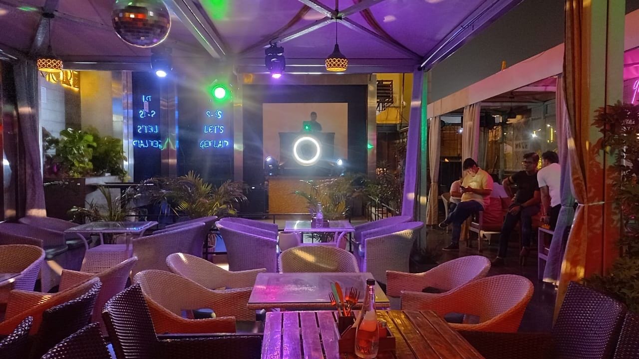 Best Bars and Pubs in Gardens Galleria Mall, Sector 38 Noida | EazyDiner