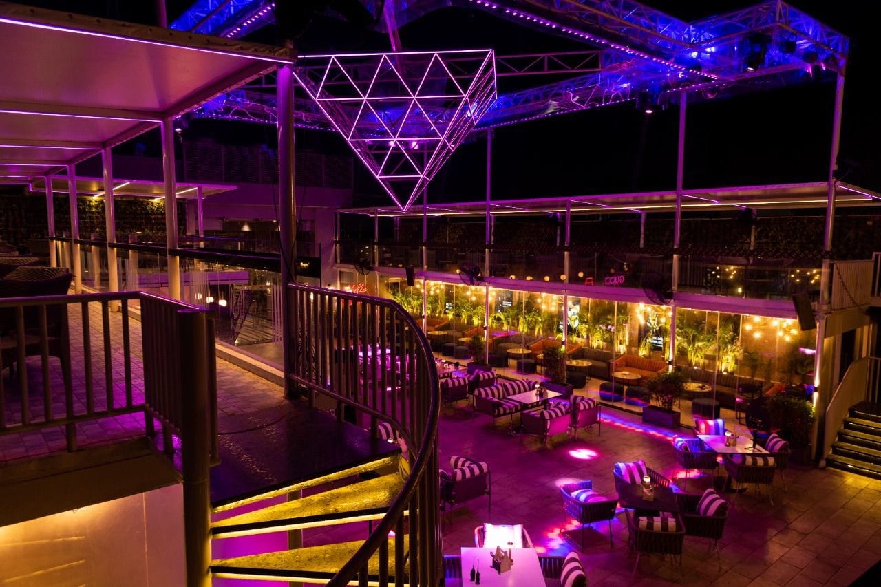 Best Bars and Pubs in Lucknow | Get Up to 50% Off