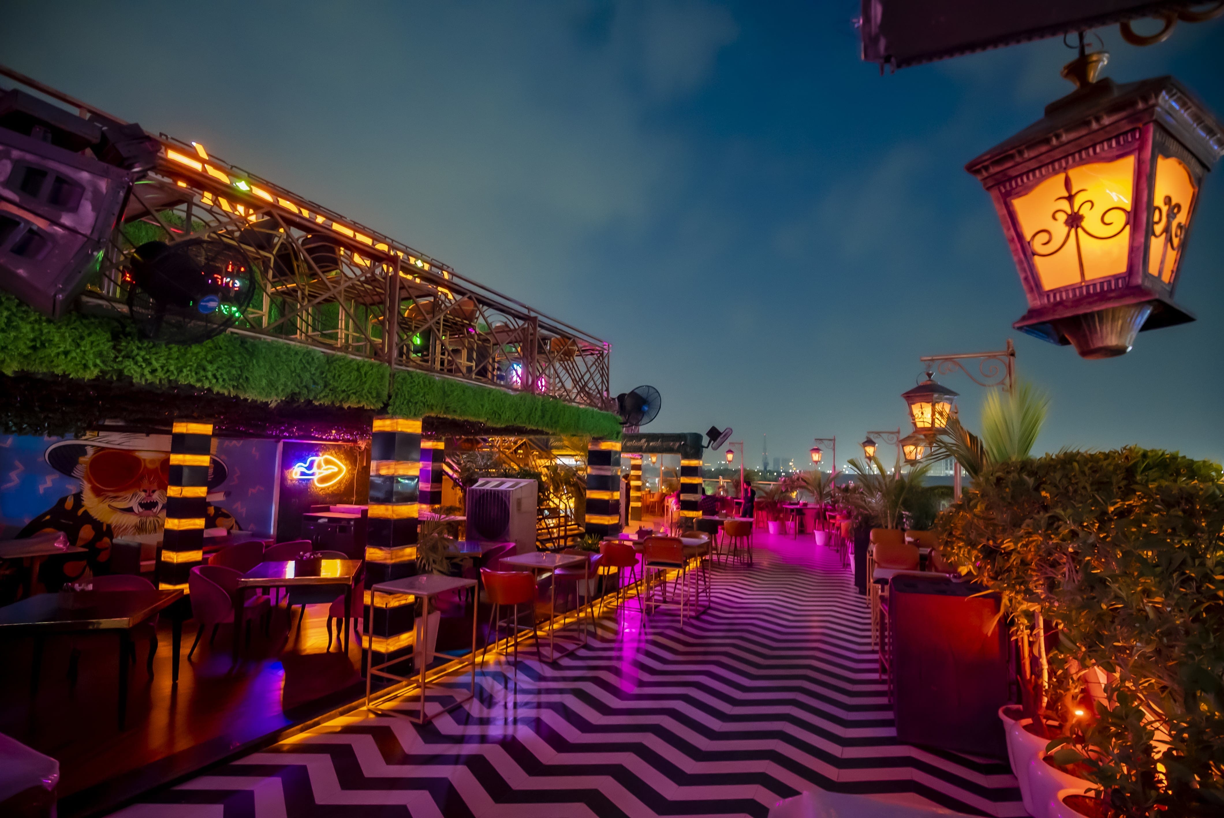 Best Bars and Pubs in Gardens Galleria Mall, Sector 38 Noida | EazyDiner