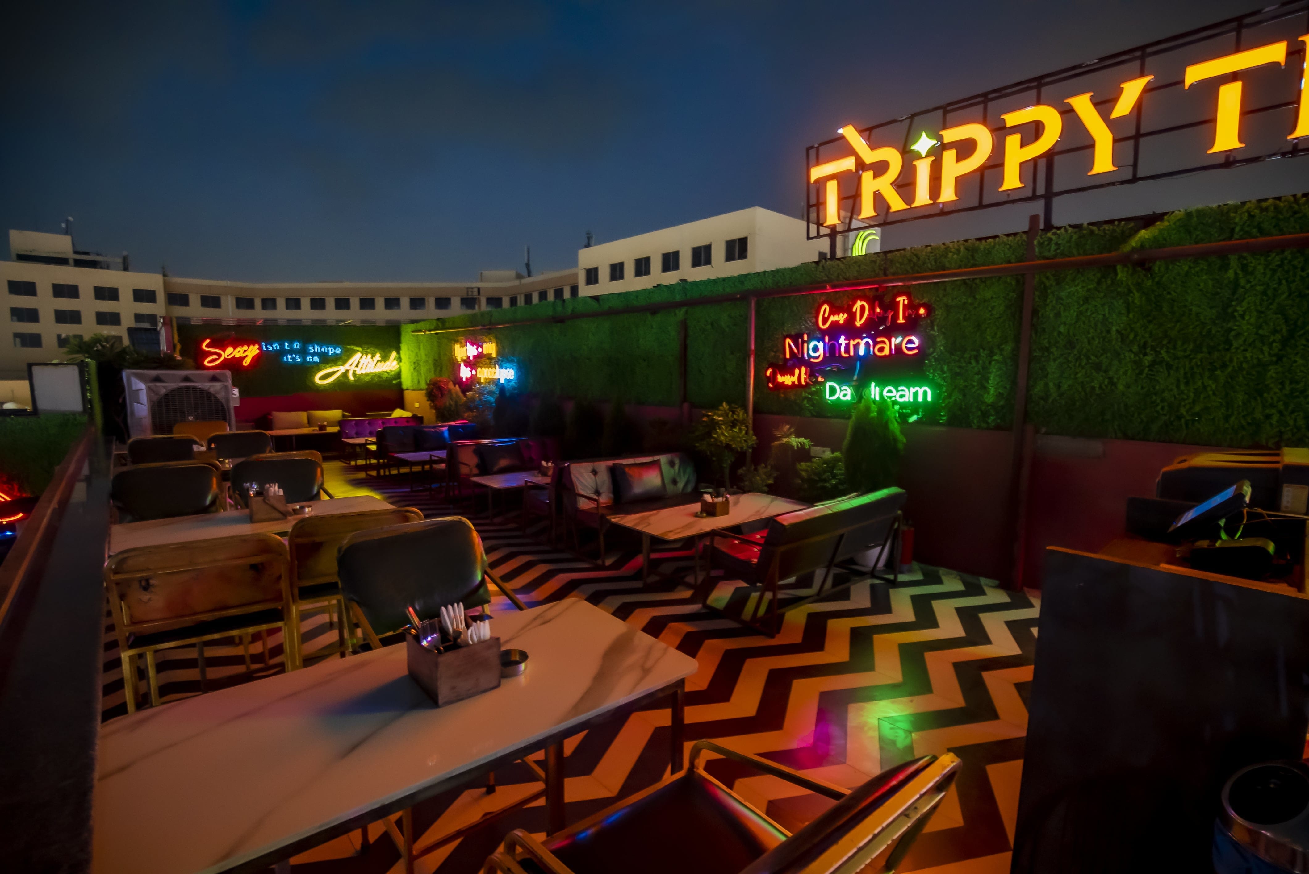 Best Bars and Pubs in Gardens Galleria Mall, Sector 38 Noida | EazyDiner