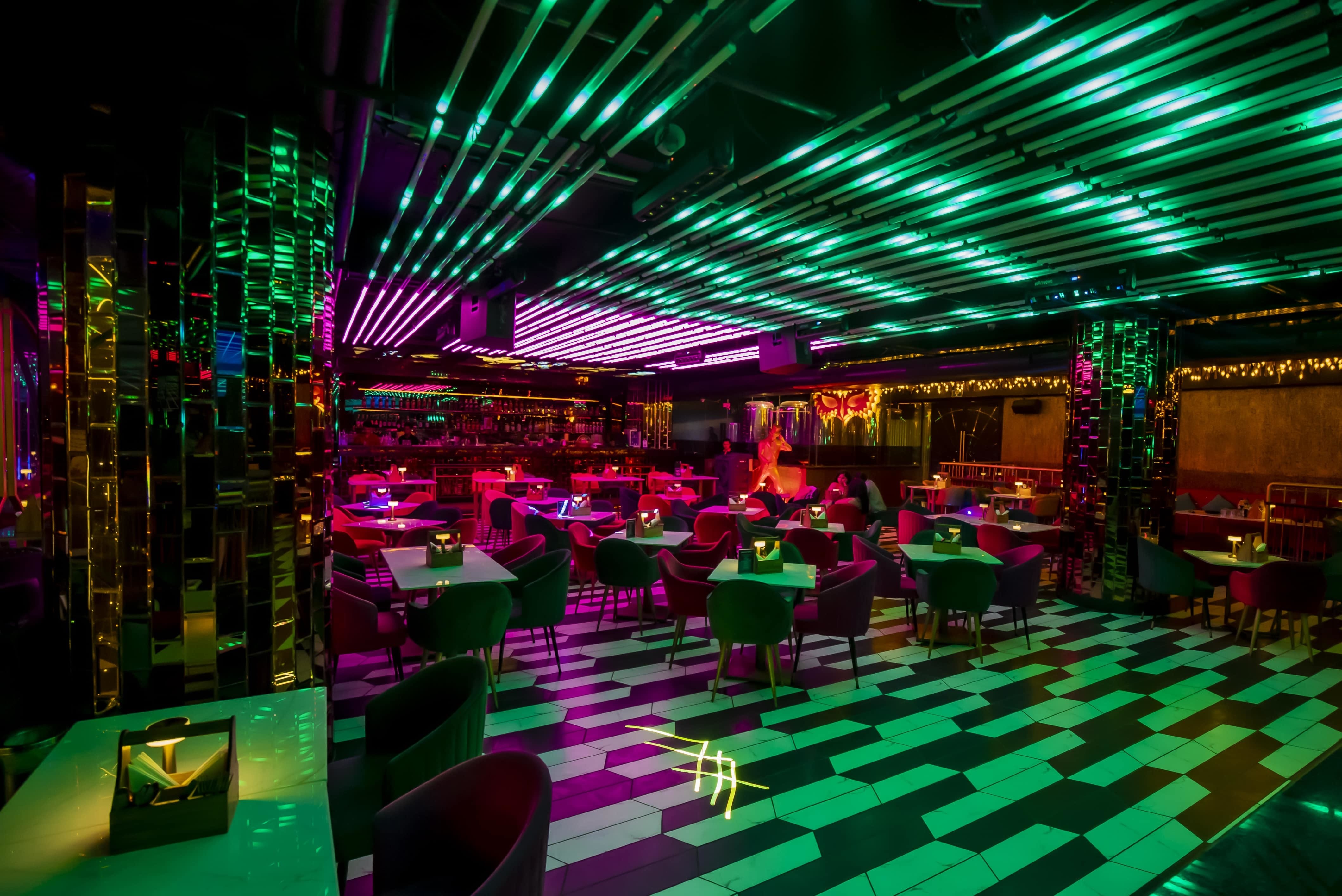 Best Bars and Pubs in Gardens Galleria Mall, Sector 38 Noida | EazyDiner