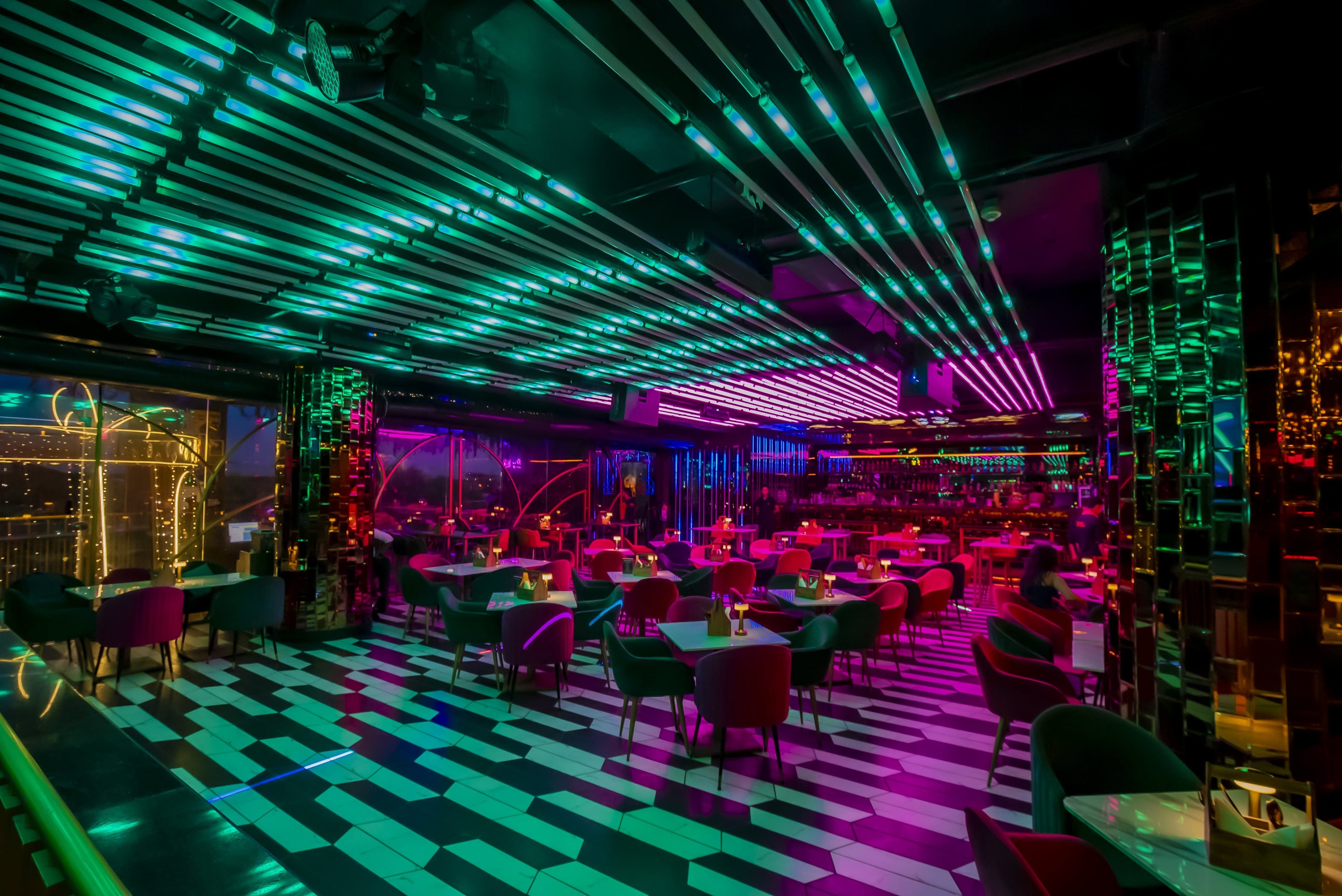 Best Bars and Pubs in Gardens Galleria Mall, Sector 38 Noida | EazyDiner