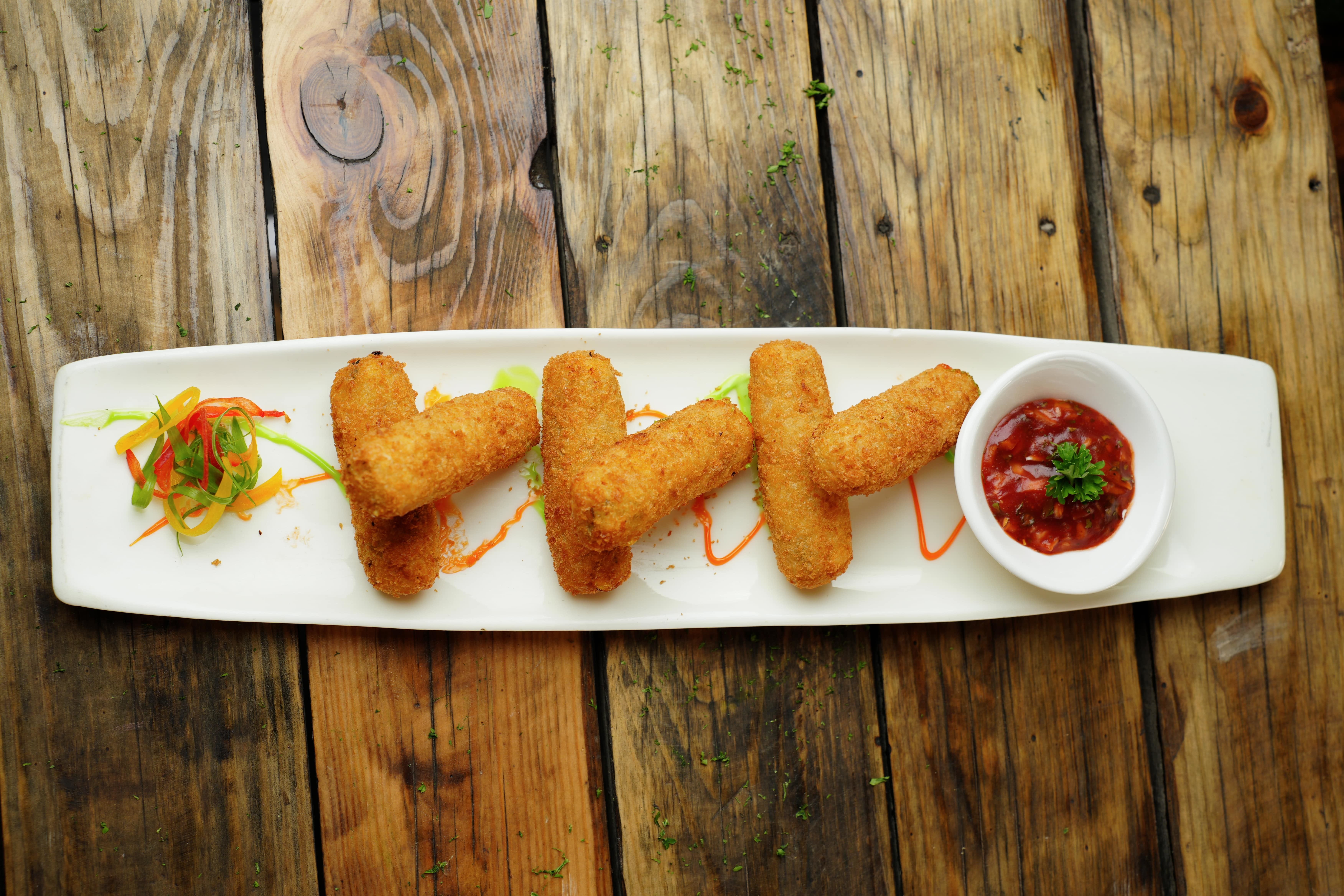 Explore Escada - All Day Kitchen & Bar in Viman Nagar, Pune