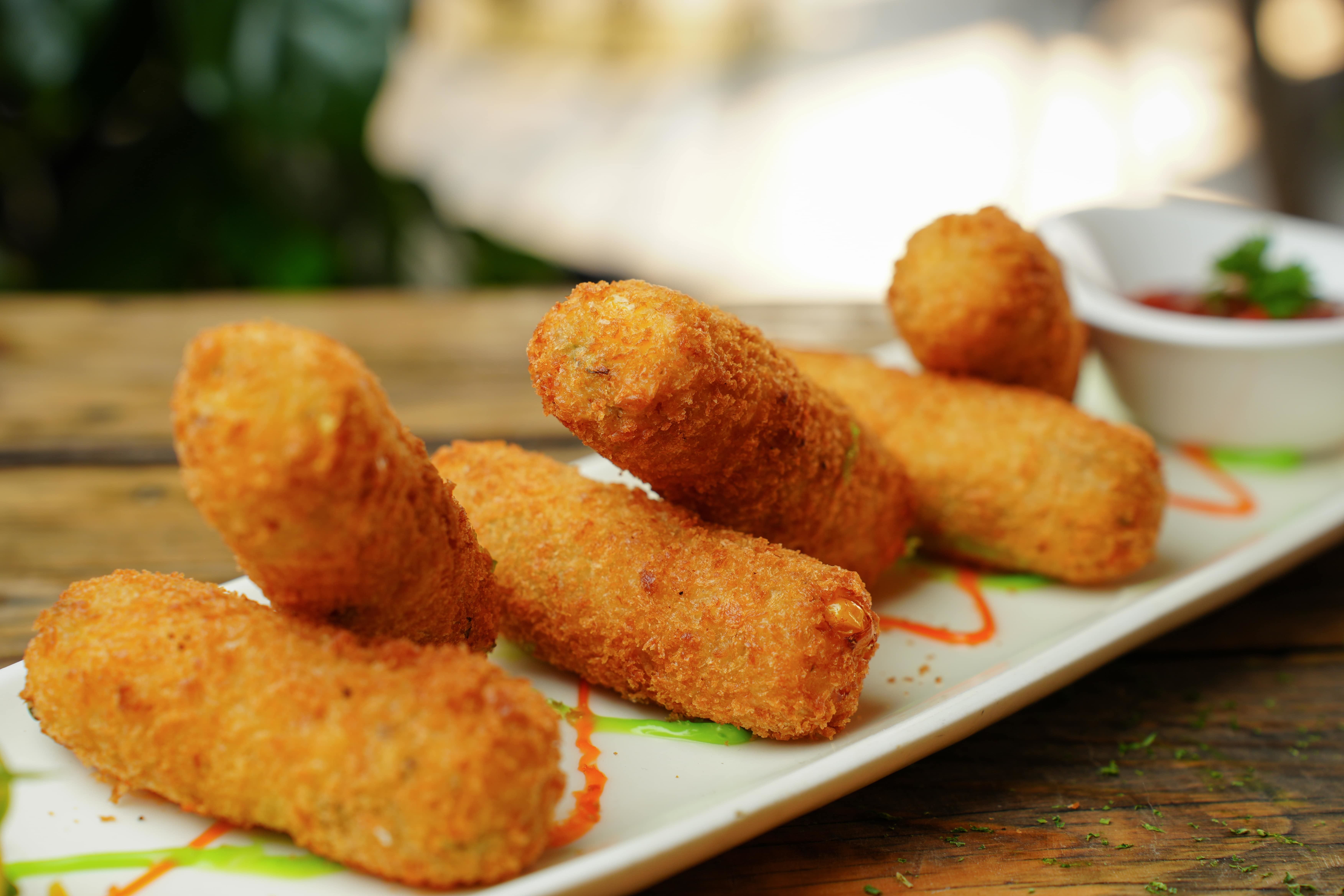 Explore Escada - All Day Kitchen & Bar in Viman Nagar, Pune