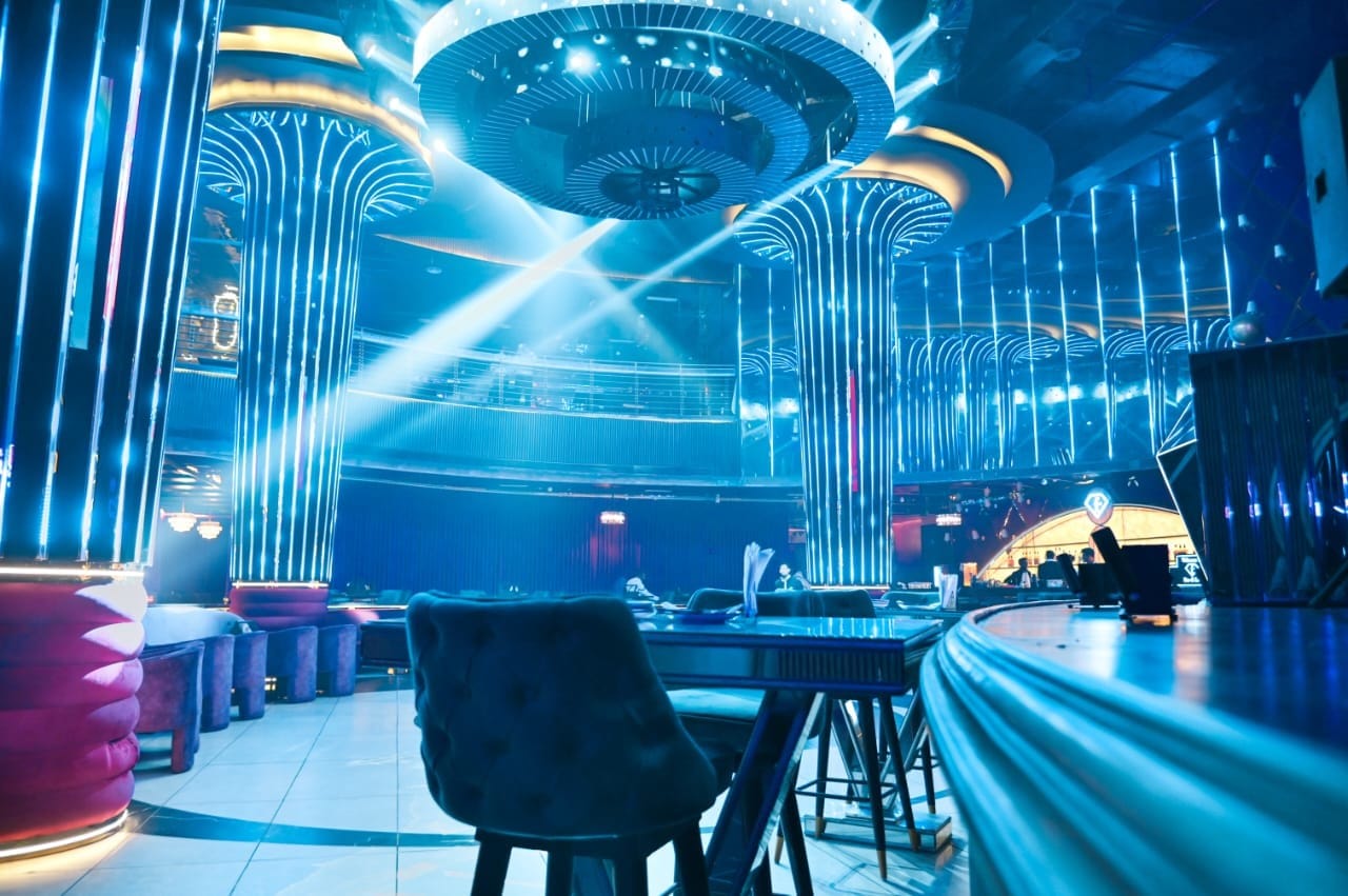 F Bar & Lounge in Gardens Galleria Mall, Sector 38 Noida | Get Upto 50% Off