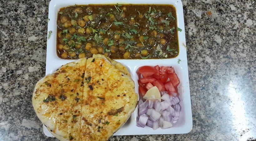 About Divans Garden Restaurant, Olpad Road, Surat