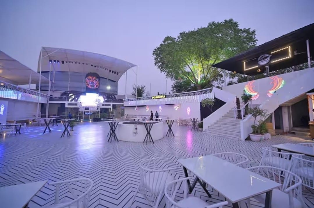 Club Ebowla BYOB in Sector 30, Gurgaon | Get Upto 50% Off