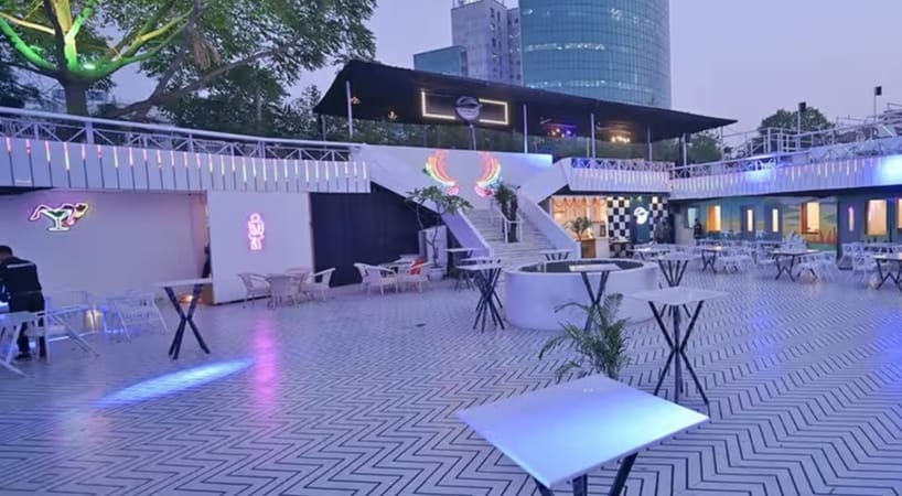 Club Ebowla BYOB in Sector 30, Gurgaon | Get Upto 50% Off