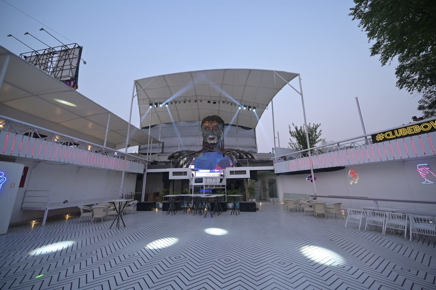 Club Ebowla BYOB in Sector 30, Gurgaon | Get Upto 50% Off