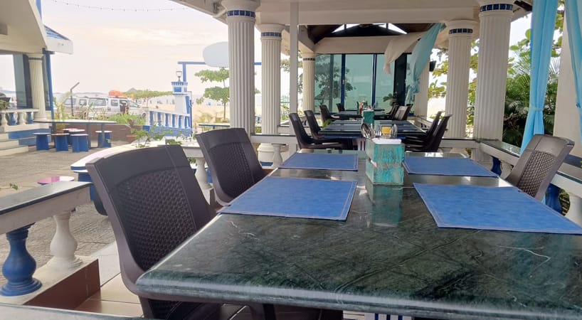 Photos of Bubbles Beach Bar Restaurant, Paradise Isle Beach Resort ...