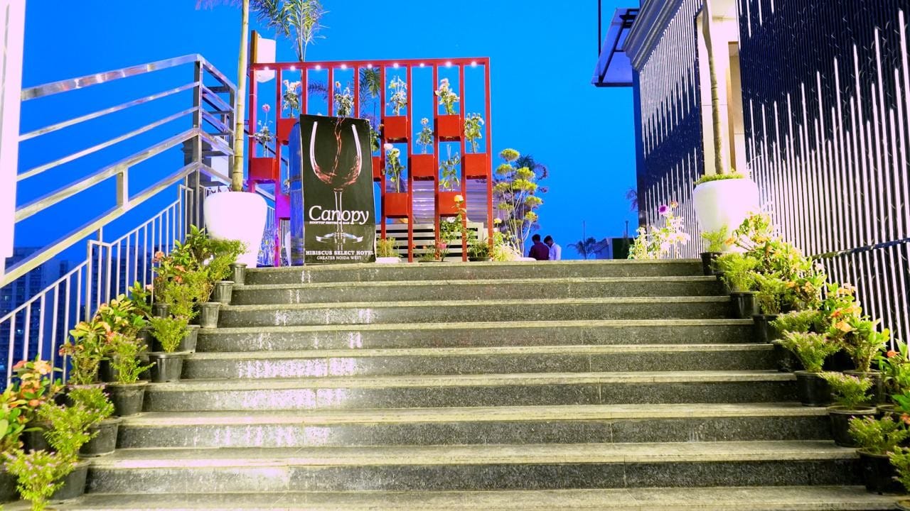 Explore Taapu BYOB and Cafe in Crossing Republik, Ghaziabad
