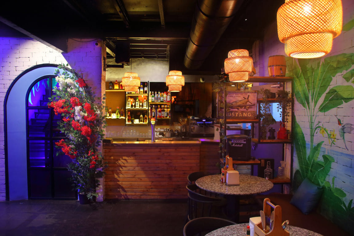 Warehouse Kitchen & Bar in Malad West, Western Suburbs | Get Upto 50% Off