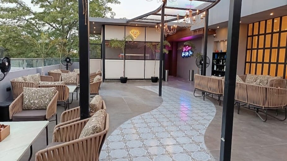 Best Bars and Pubs in Lucknow | Get Up to 50% Off