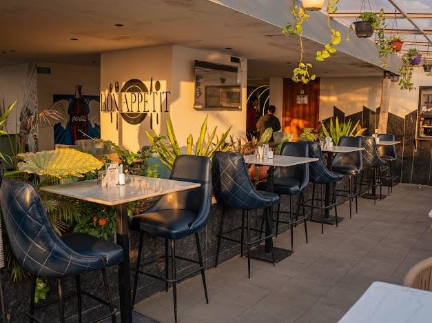 Thai Restaurants in Vesu, Surat | EazyDiner