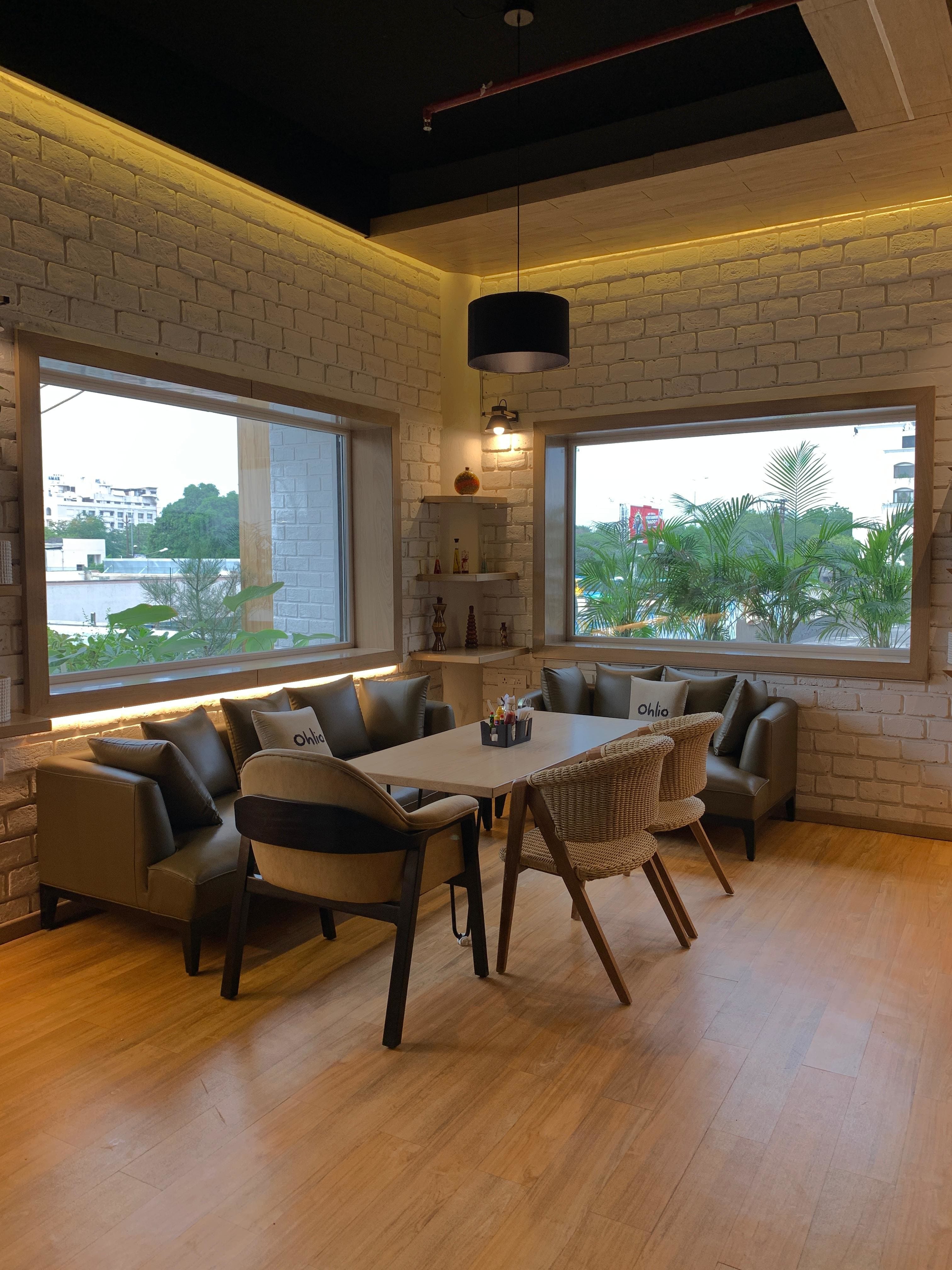 Best Bars and Pubs in Indore | Get Up to 50% Off