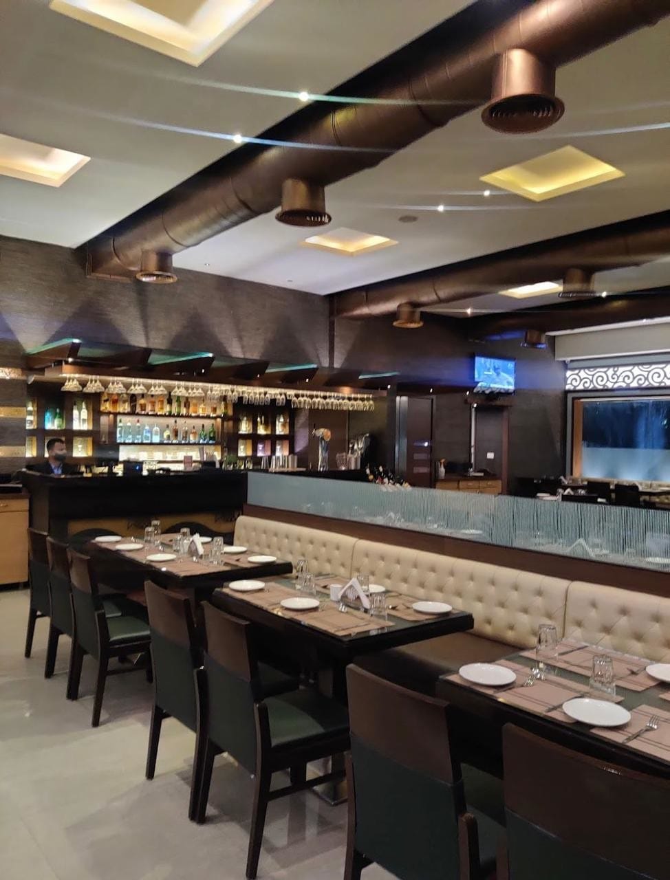 Klinq - Cocktails & Cuisine in Viman Nagar, Pune | Get Upto 50% Off