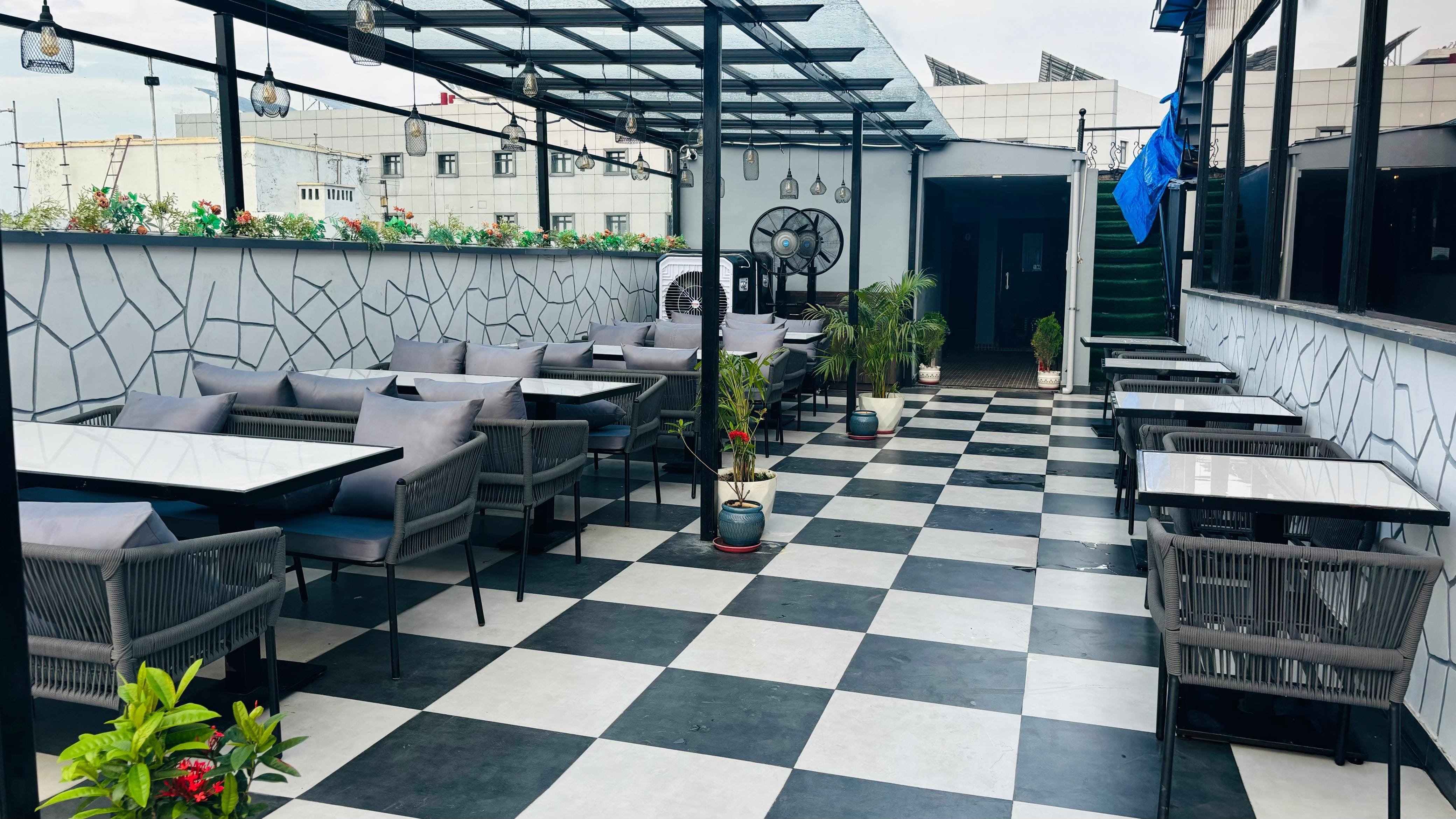 Vint Club in Sadar Bazaar, Lucknow | Get Upto 50% Off