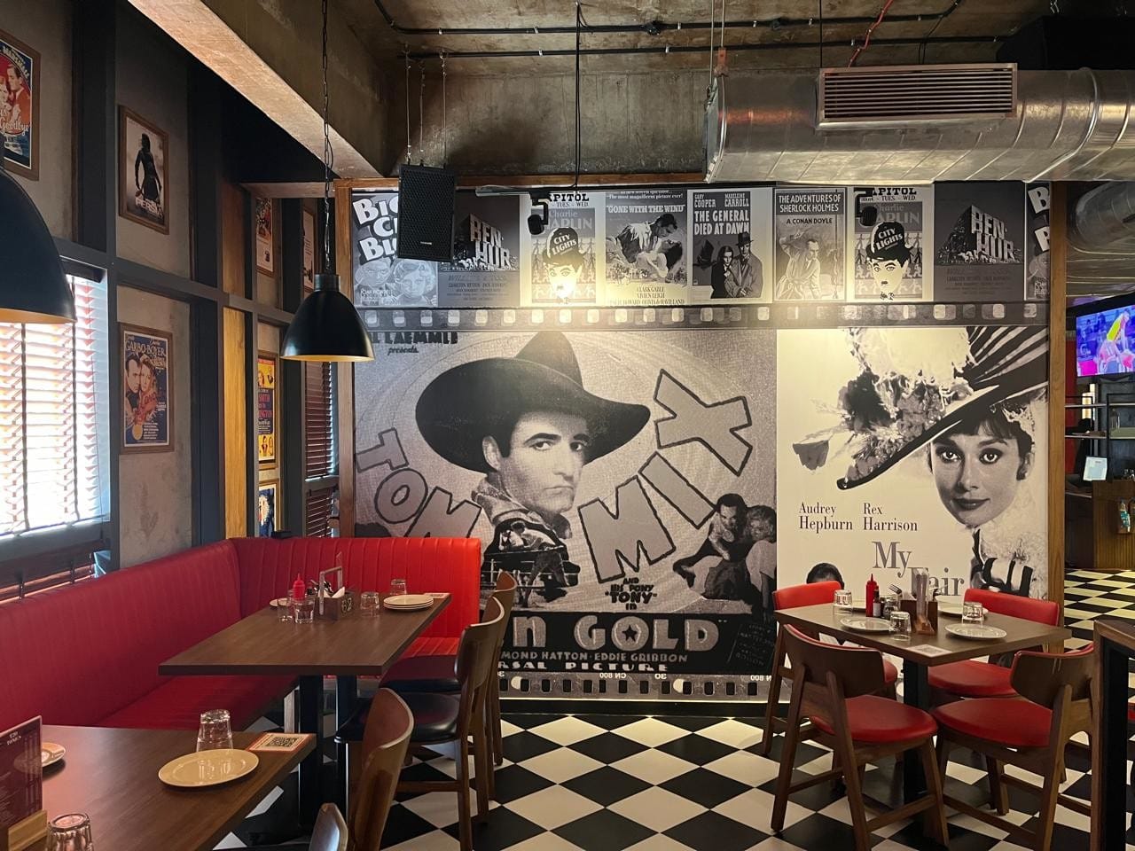 Best Bars and Pubs in Thane Region | EazyDiner