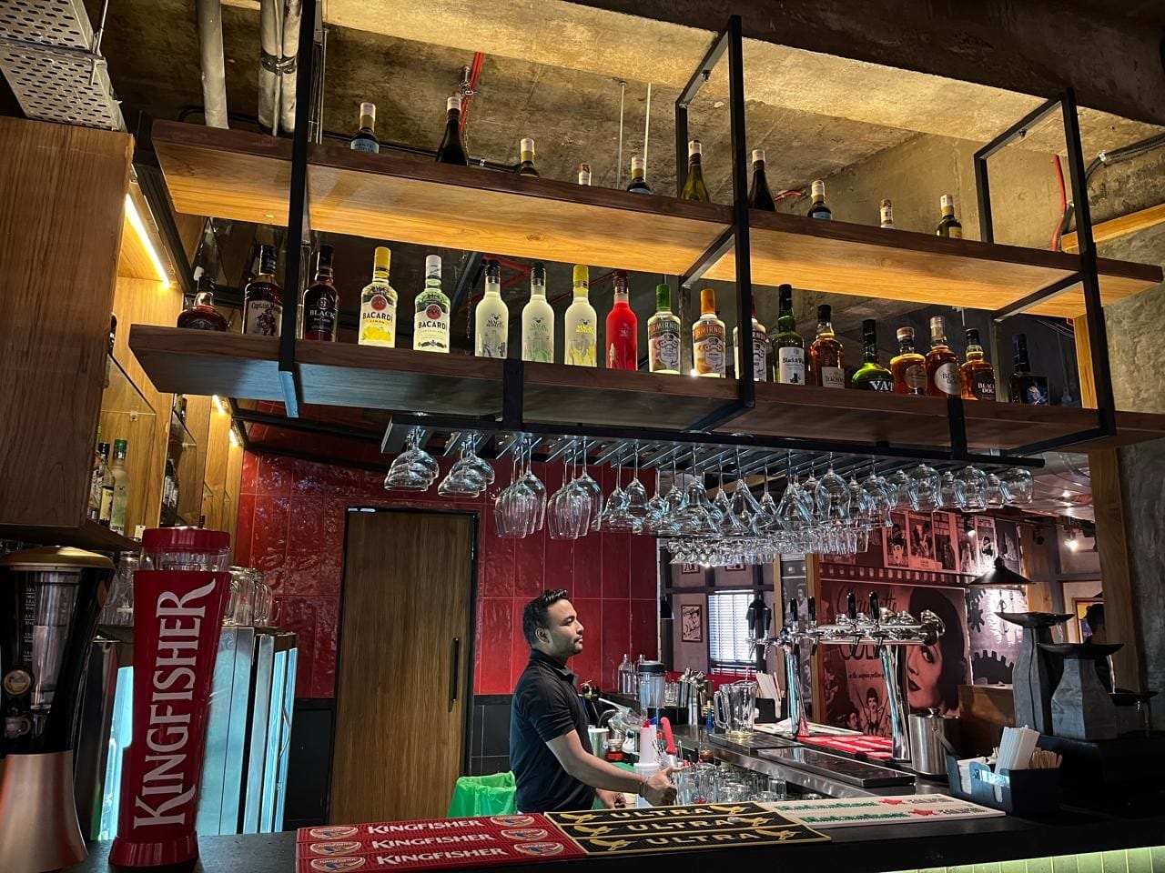 Best Bars and Pubs in Thane Region | EazyDiner