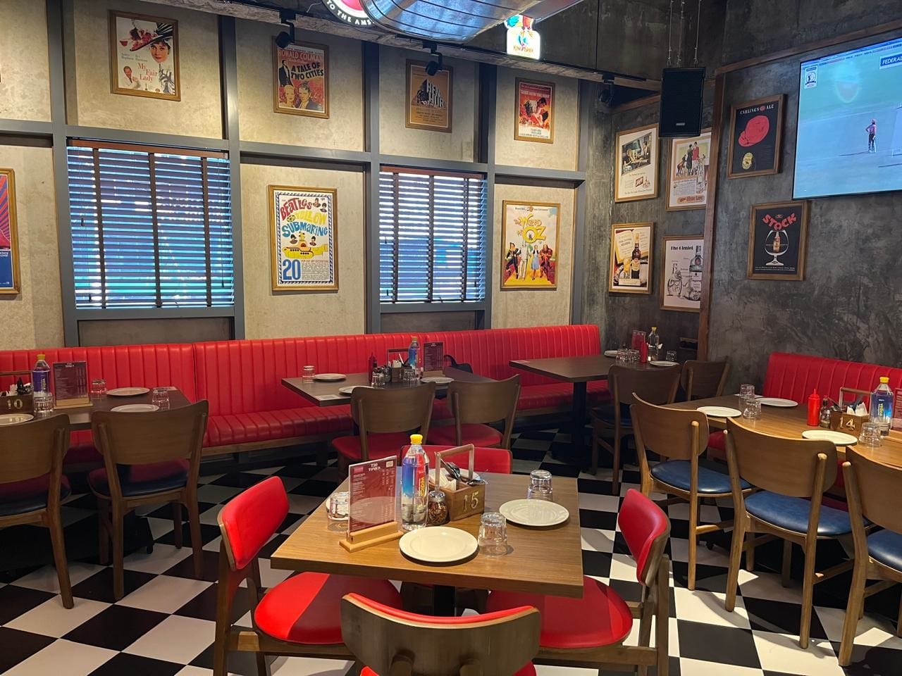 Best Bars and Pubs in Thane Region | EazyDiner