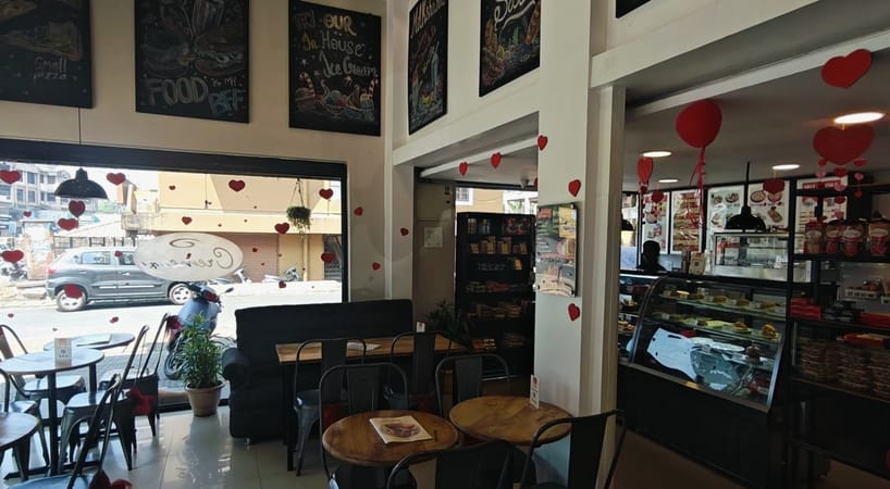 Cremeux Pizza & Bakery Café in Navelim, South Goa | Get Upto 50% Off
