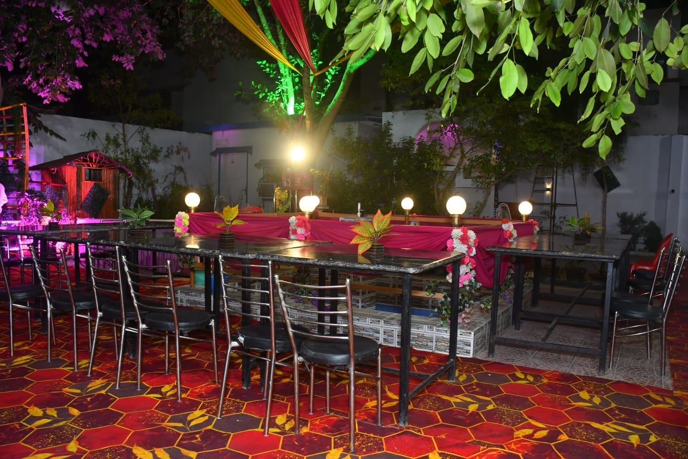 About The Running Table Restaurant, Jajmau, Kanpur