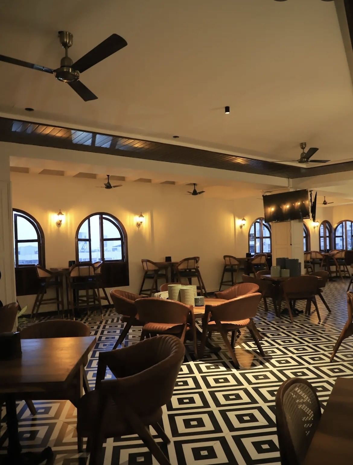 Roto Rooftop Taproom in Hennur, North Bengaluru | Get Upto 50% Off