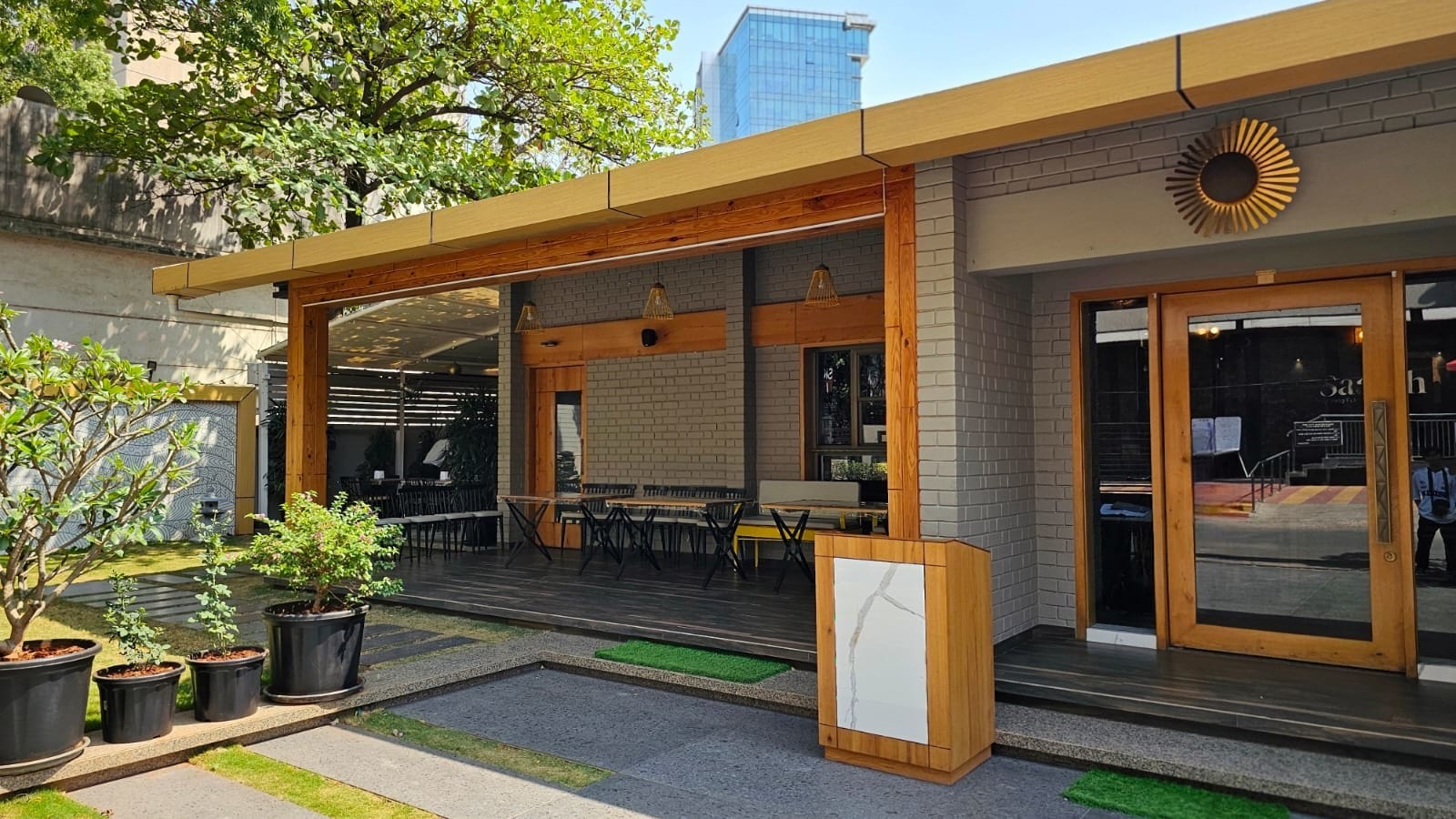 Klinq - Cocktails & Cuisine in Viman Nagar, Pune | Get Upto 50% Off