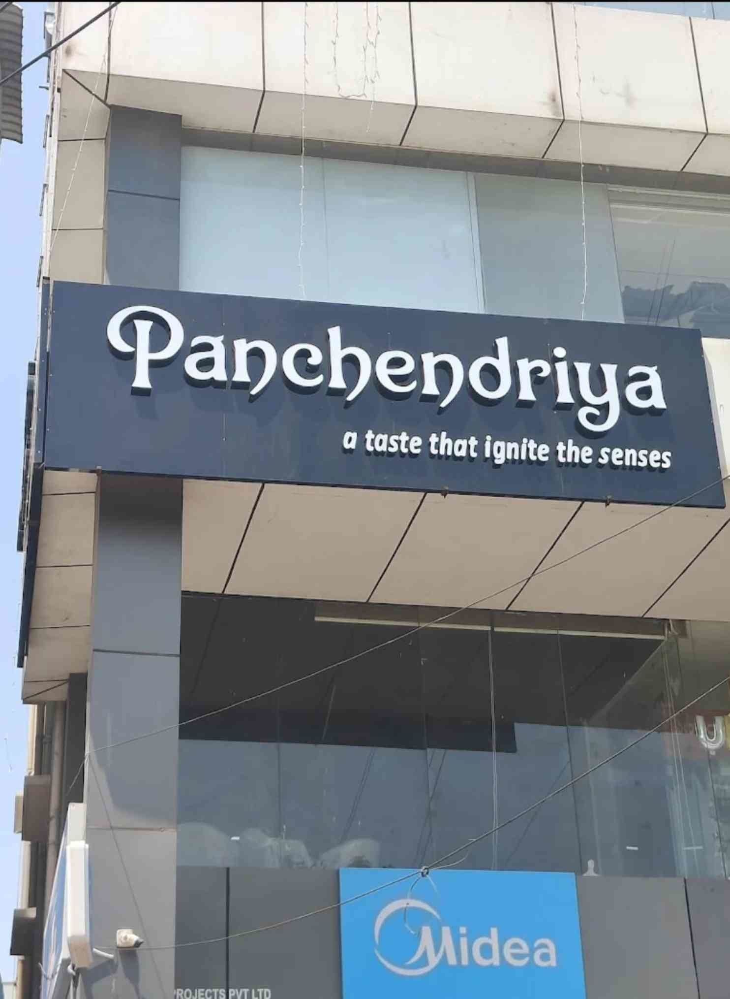La Vie En Rose Cafe in Gachibowli, Hyderabad | Get Upto 50% Off
