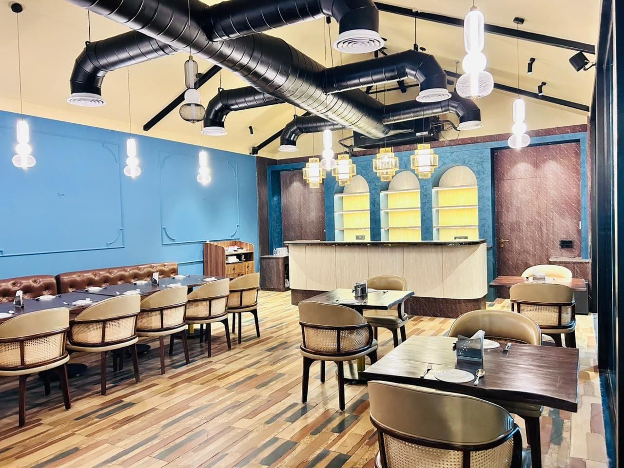 Alcohol Served Restaurants in Pirda-2, Raipur | EazyDiner