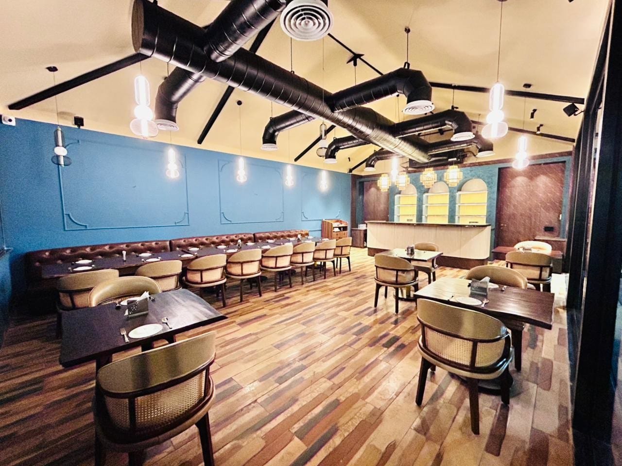 Alcohol Served Restaurants in Pirda-2, Raipur | EazyDiner