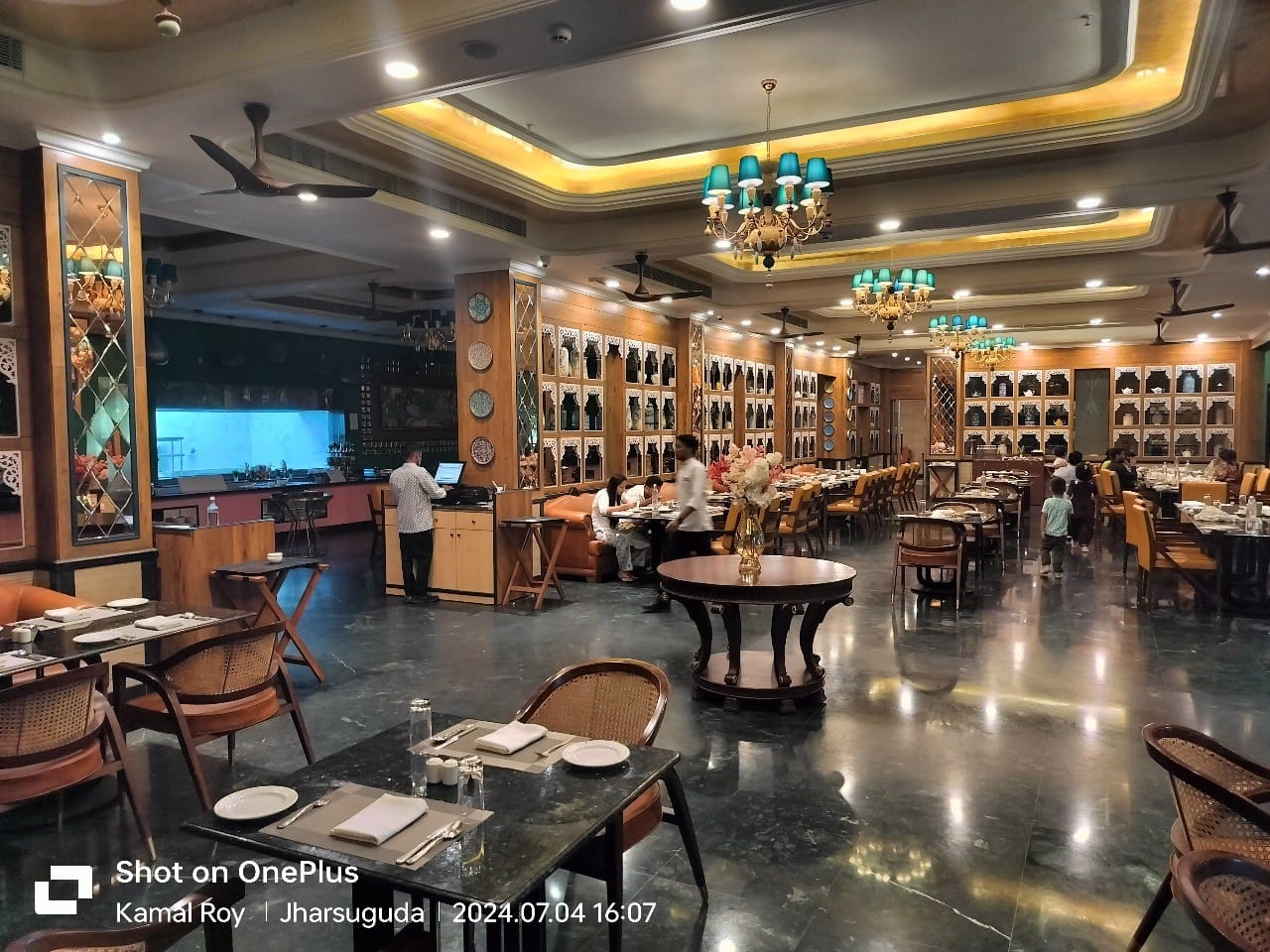 Multicuisine Restaurants in MAYFAIR Oasis Resort & Convention ...