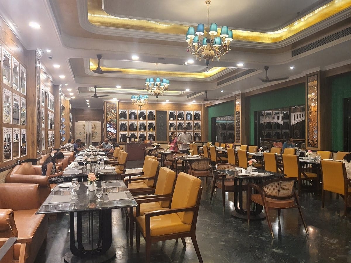 Multicuisine Restaurants in MAYFAIR Oasis Resort & Convention ...