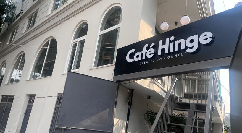 About Cafe Hinge, Anand Vihar, East Delhi