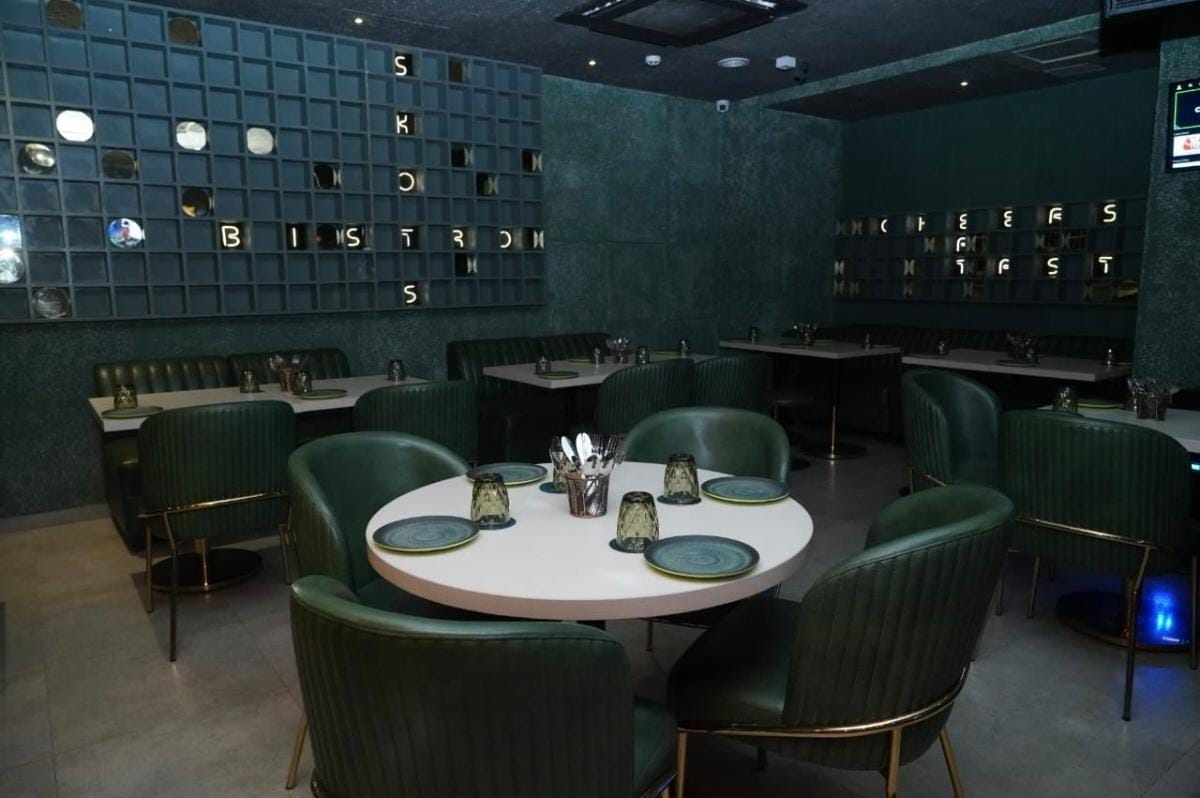 Valet Parking Restaurants in Blu Iris (Hot Plate), Chennai | EazyDiner