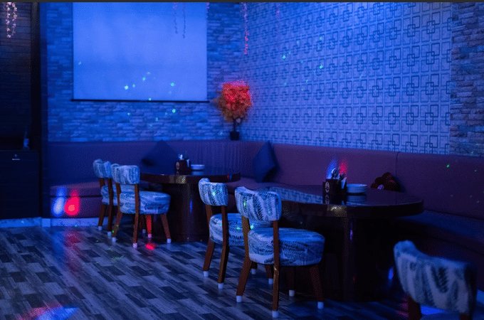 Brew & Barrel Lounge in Ampa Skywalk Mall, Aminijikarai | Get Upto 50% Off